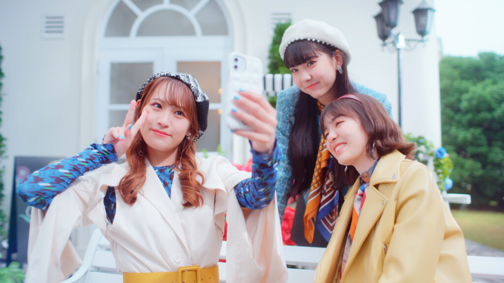 Girls²／Love Genic – ALMAS Inc.